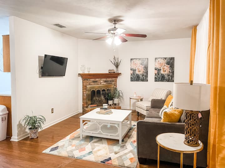 Private Bedroom In Beautiful Townhome - Tallahassee, FL