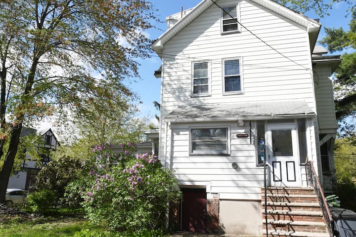 Charming & Stylish Space In Upper Montclair - Montclair, NJ