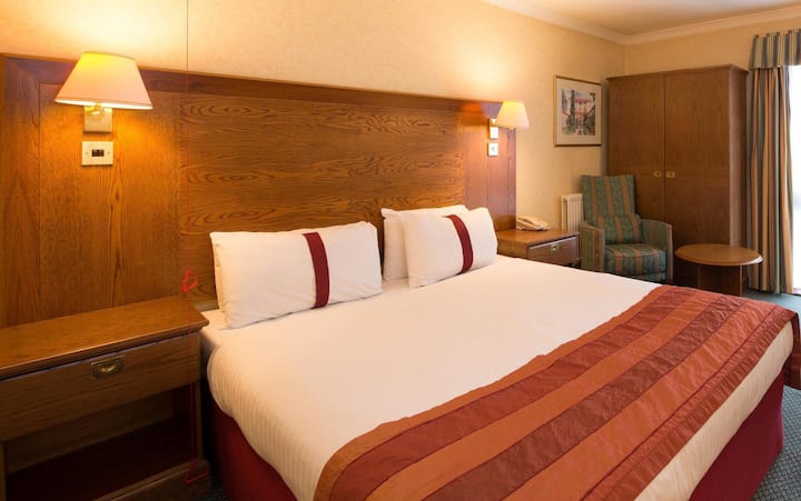 Spacious Pet Friendly Executive Roomwith Breakfast - Coventry