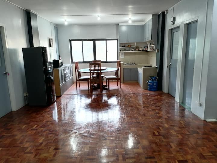 303-5 Bedrooms-11 Double Beds-22 Pax Capacity - Quezon City