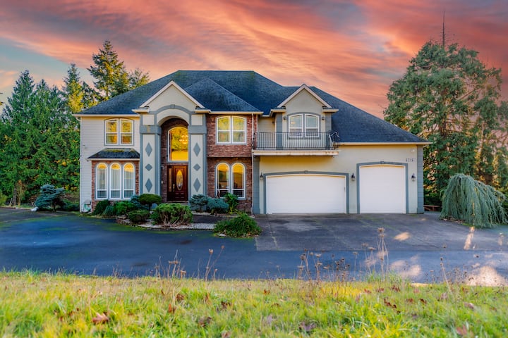 Huge Luxury Home With Huge Deck Near Powell Butte - Portland, OR