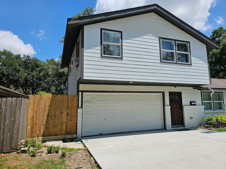 Cozy 1br Garage Apt In Great Location With A Deck. - Houston, TX