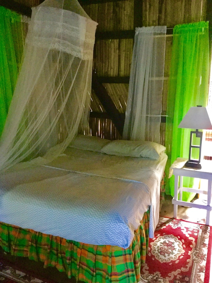 Tia's Cottages:spice Room -2 Double Beds & Kitchen - Dominica