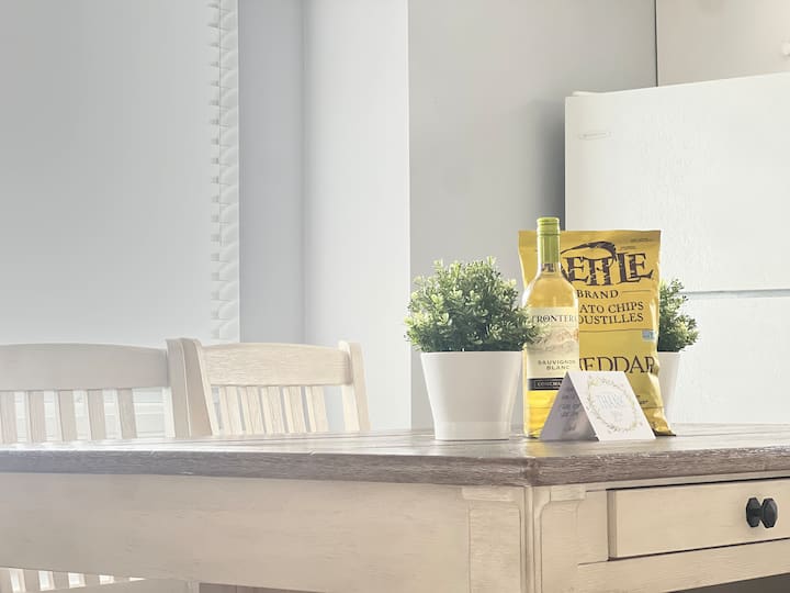 The Humble Abode ★ 5 Min To Local Trails ★Bright - Coquitlam