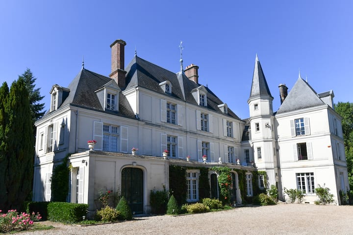 Château Familial Près De La Cathédrale De Beauvais - Frankreich