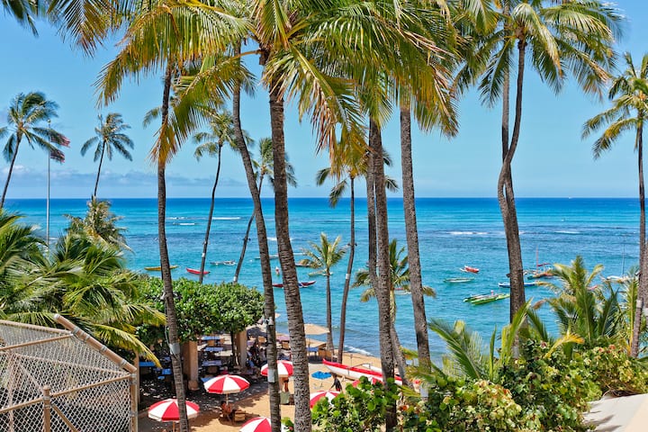 Upgraded Beachfront Studio! Colony Surf #406 - Honolulu, HI