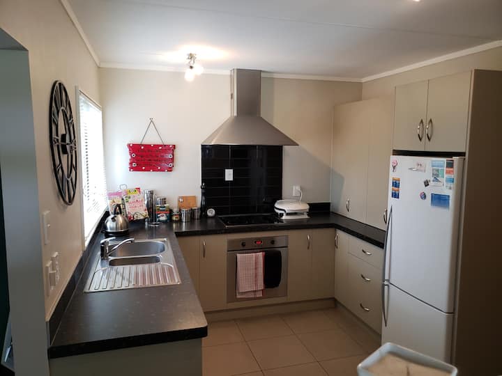 Cheerful 3 Bedrooms With Countryside View. - Palmerston North