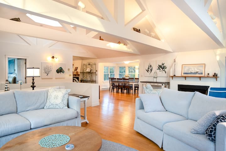 Exclusive Oyster Pond Retreat With Private Beach Access And New Gourmet Kitchen - Edgartown, MA