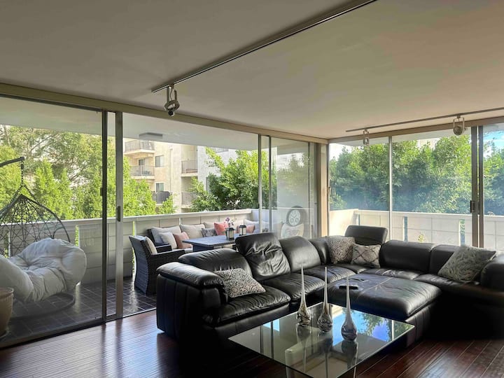 Luxury High Rise, 24hr Secur, Steps From Bev Hills - Beverly Hills, CA