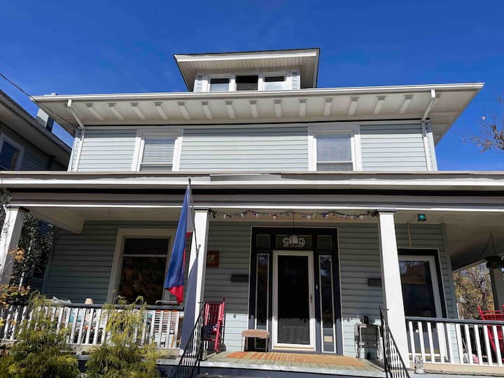 Welcome To The Neighborhood! - Roanoke, VA