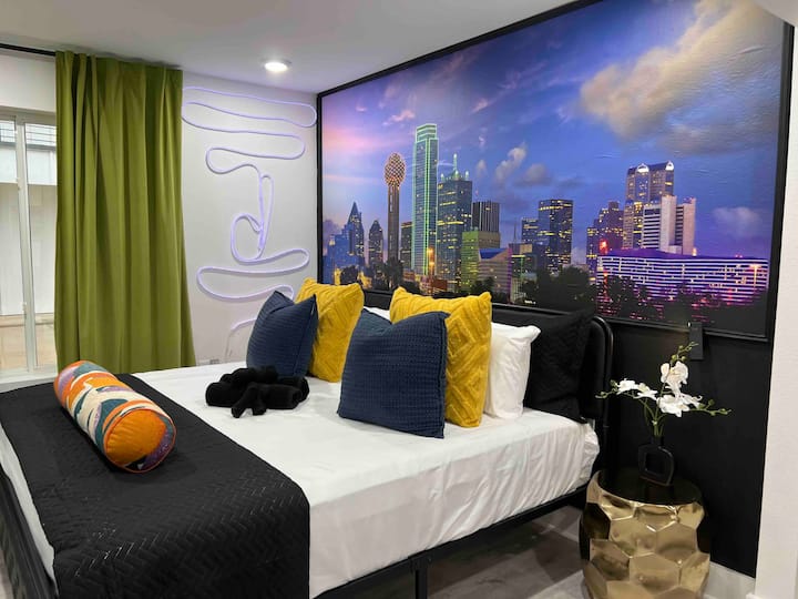 Free Parking | Sleeps 4 | Best Studio Stay - Dallas, TX