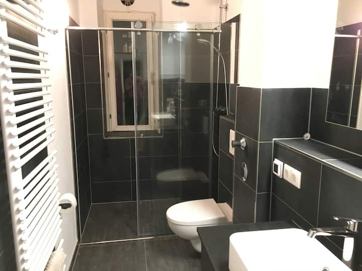 Quiet, Quaint, Newly Refurbished Apartment - Berlin