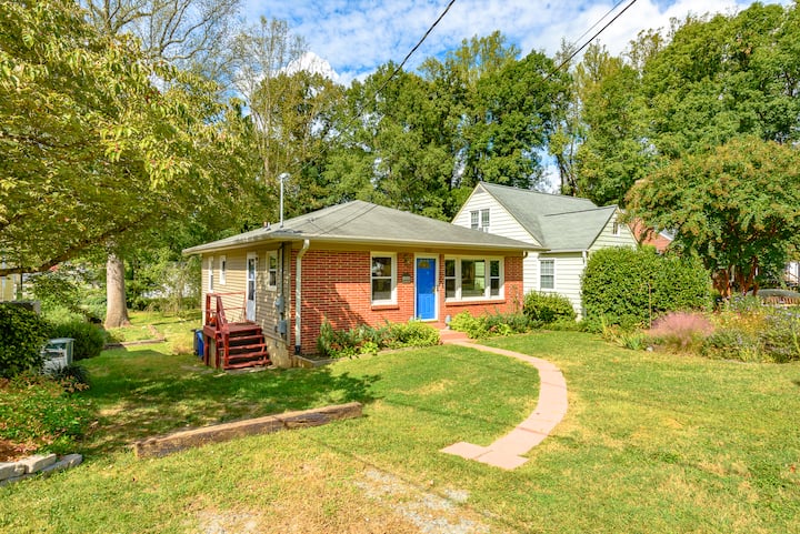 Blue Door Cottage At Ardmore (Hospitals, Downtown) - Winston-Salem, NC