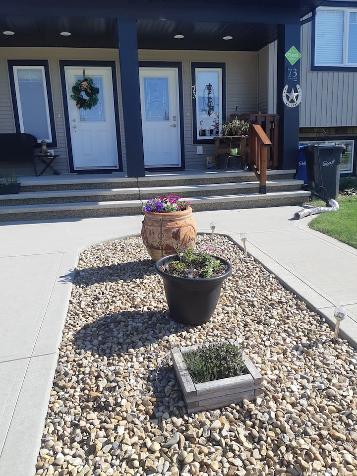 Grannee Retreat One - Innisfail, AB, Canada