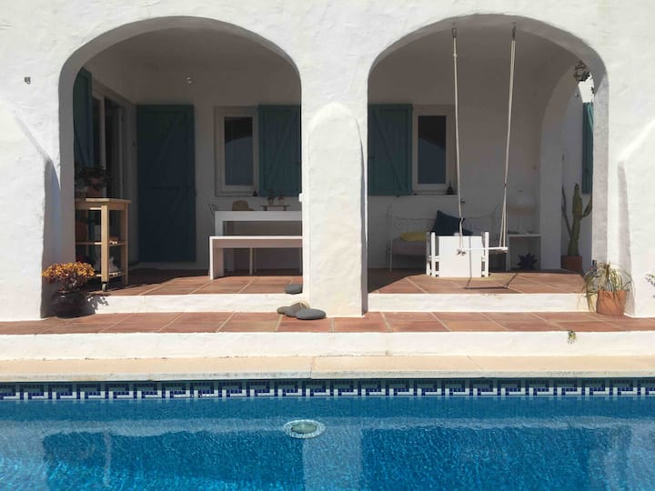 Típica Casa Menorquina Con Piscina Y Vista Al Mar - Mahón