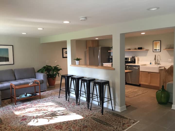 The Scenic & Central Apt. With Mountain Views - Burlington, VT