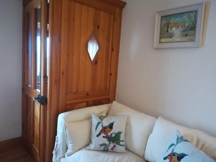 Beautiful Large Cottage 100 Metres From The Beach - Drogheda