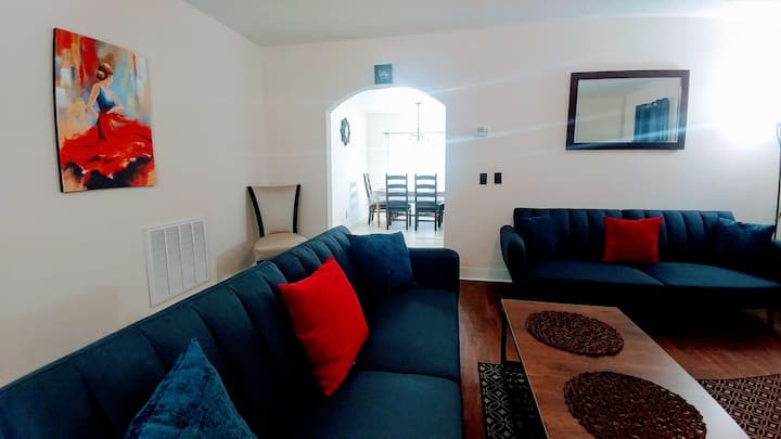 Horse Cave Cottage  9.4mi  Mammoth Cave Sleeps 13 - Kentucky Down Under Adventure Zoo