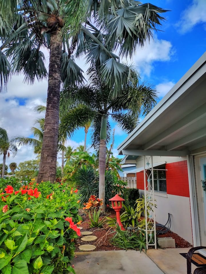 Tropical Mid-century Oasis Home | Jensen Beach - Jensen Beach, FL