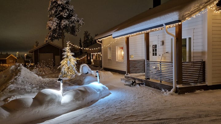 Romantic House With  Jacuzzi, Sauna And Own Garden - Rovaniemi