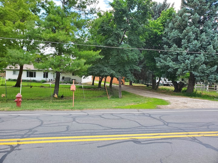 Country Farmhouse Close To Recreational Activities - Layton, UT