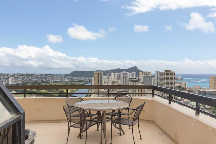 Waikiki 2 Story Penthouse Amazing View Free Parkng - Honolulu, HI