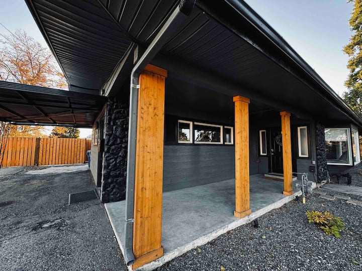 Sunrise Lounge|near Airport|bsu|bogus Basin Mtn - Boise, ID