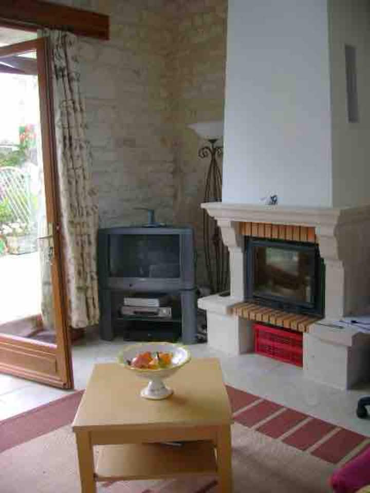 Le Petit Poivrier. Heated Swimming Pool & Parking - Charente