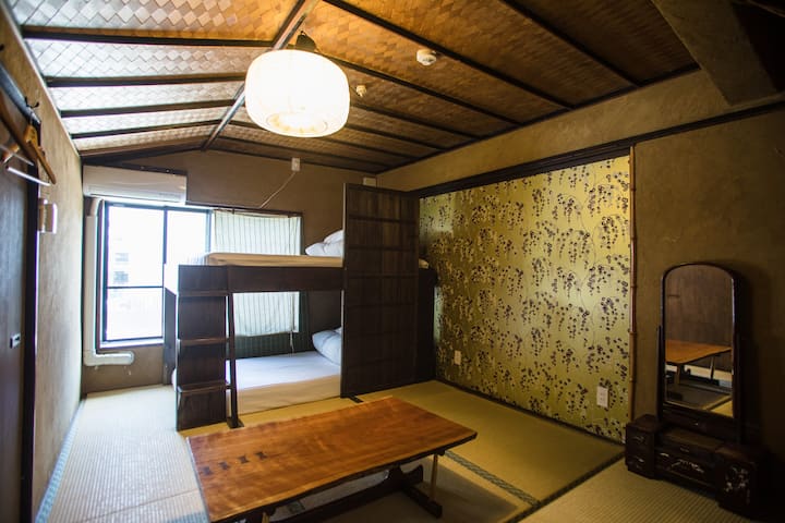【大阪福島・ゲストハウス由苑】大阪駅から1駅。地元の人気カフェ併設！元料亭建築の和室ミドルツイン - Osaka, Japan