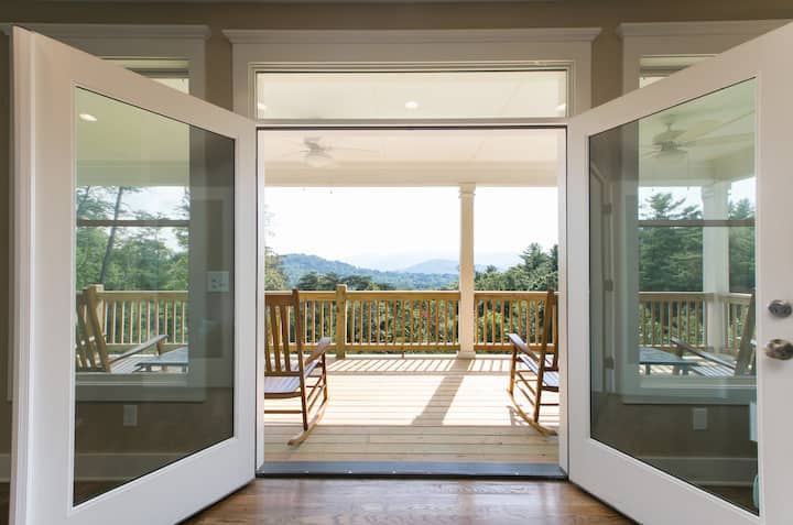 Stunning Long Range Mountain Views - 4 Br & 3 Ba! - Asheville, NC