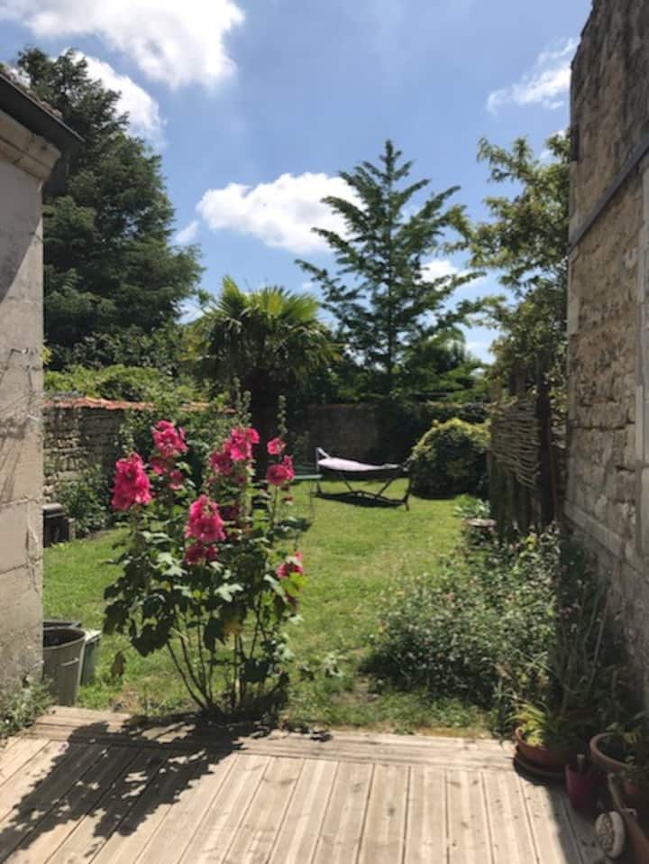 Maison De Ville Avec Jardin - Rochefort, France