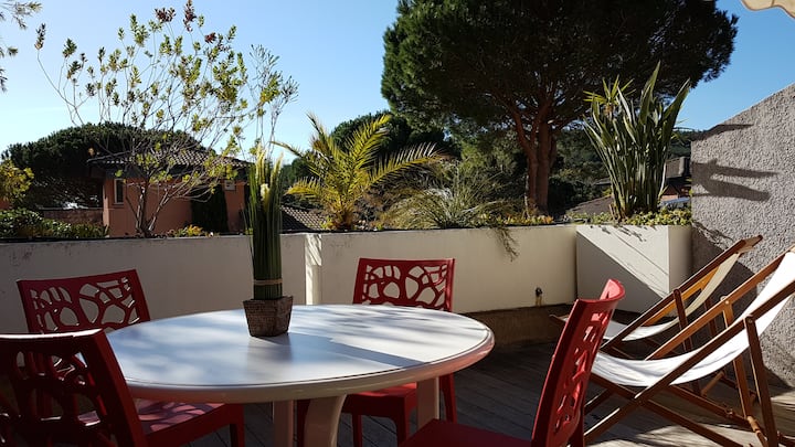 Cavaliere Charmant T2  Cabine, Clim, Classé  3* - Plage de Pramousquier