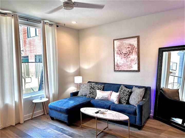 Chic Condo* Trendy Eastside* Early Check-in! - Dove Springs - Austin