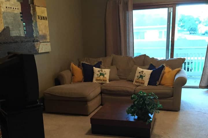 Furnished, Short/long Term Condo 1/2 Mile To Nd - South Bend, IN