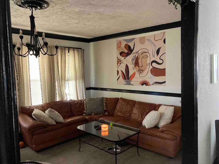 Peaceful 3 Bedroom Home With Parking On Premises - Phoenixville, PA