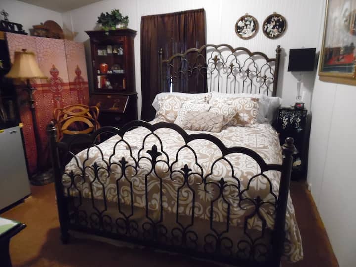 Gold Star Retreat - Franklin, TX