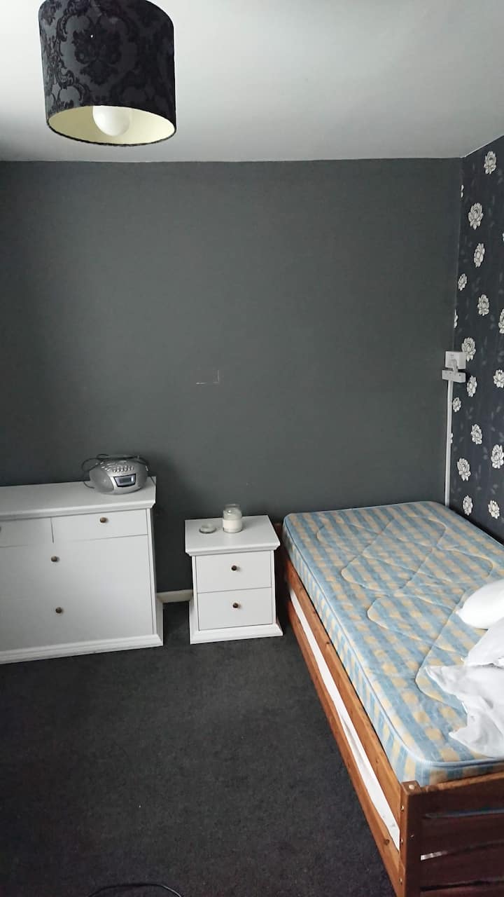 School Close Double Room - Stevenage