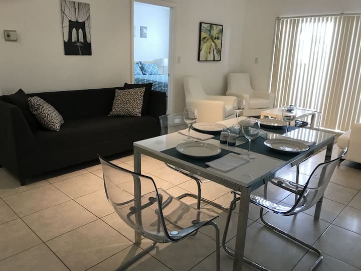 Beautiful 2 Bedroom Apartment, Great Location - Miami, FL
