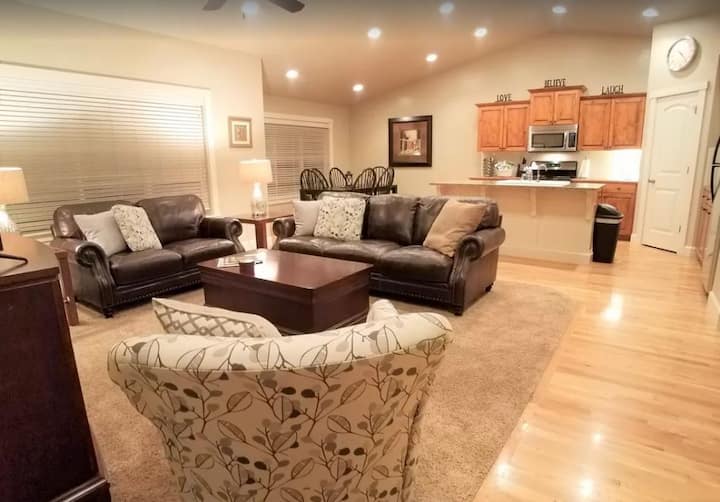3 Bdrm/2 Bath, 1 Block To Pool & Park - Meridian, ID