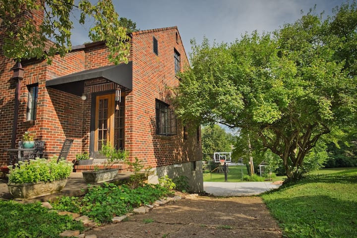 Historic Knoxville- Minutes To Downtown & Neyland! - Knoxville, TN
