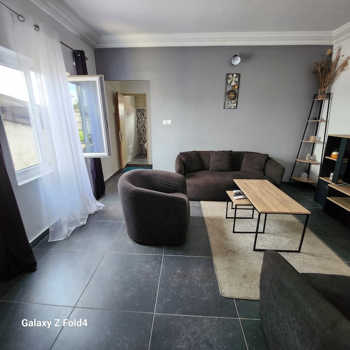 Le Petit Coin Lyonnais 1 - Douala