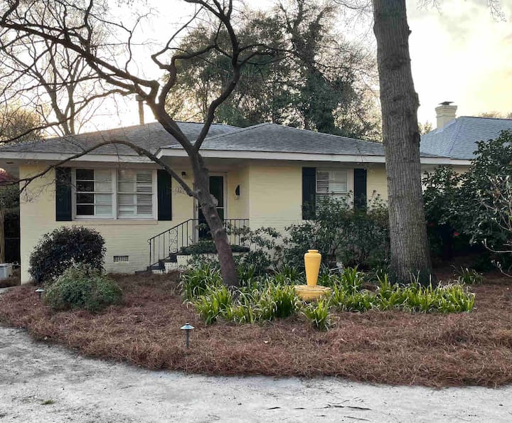 Golfer Golden Bell Bungalow (Historic Summerville) - Augusta, GA