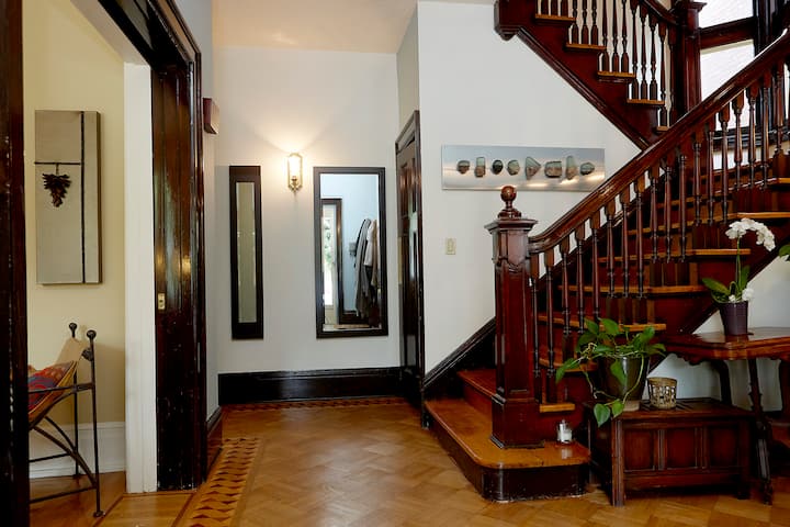 Charming Edwardian Near Locke St - Hamilton