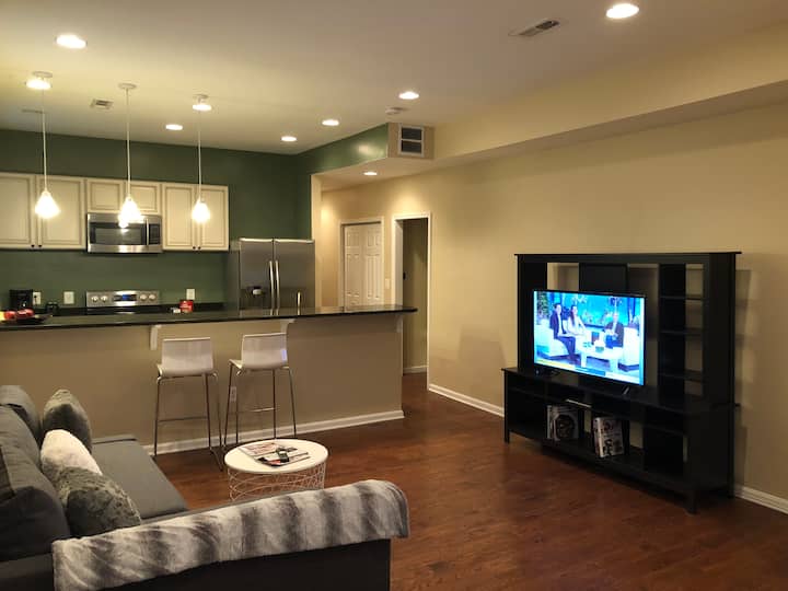 2 Bedroom, Heart Of The City Free Private Parking - Chinatown, DC