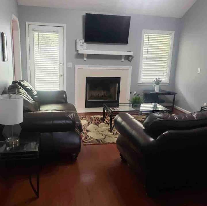 Near Ft.moore/ft. Benning 4 Br/2 Ba Charming Home - Columbus, GA