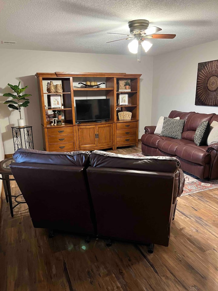 Meadowlark-newly Remodeled 2bed/2bath Home - Garden City, KS