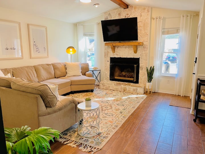 Cheerful 3-bedroom Home With Indoor Fireplace - Niceville, FL