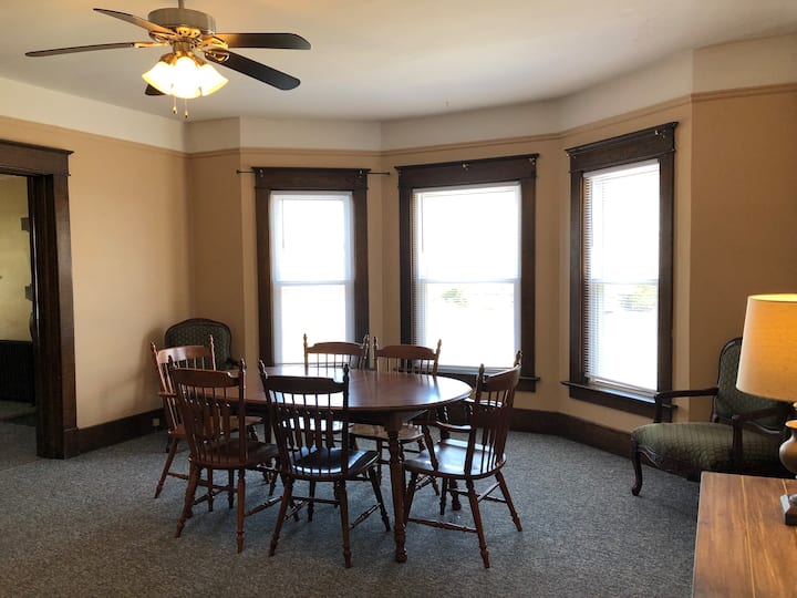 ✎ Peach Street For The Working Professional 4 - Erie, PA