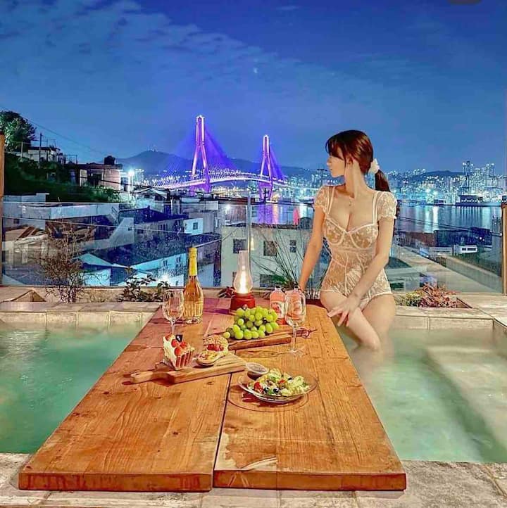 부산여행최고의 선택 오션뷰 노천탕 2층단독사용/자쿠지사용료무료/빔프로젝터/부산역,흰여울마을 - Busan