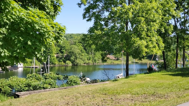 Franklin's Corner (Overlooking Picton Bay) - Picton